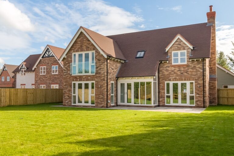 12 Reasons Why Having a Big House Is Too Much of A Hassle | The Home Team
